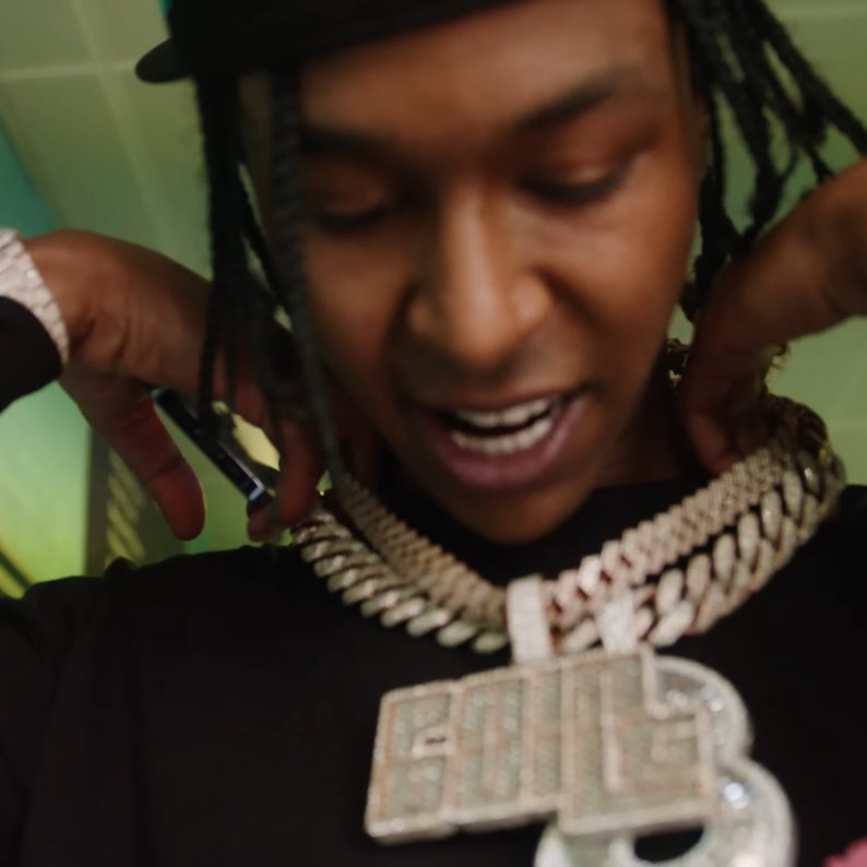 DigDat Returns with a Brand Video for “VV” | HWING